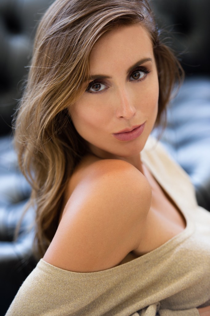 Westcott University — Using the Omega Reflector as a Shoot-Through