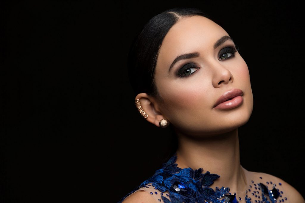 How to Create Beauty Lighting for Portraits with Scrim